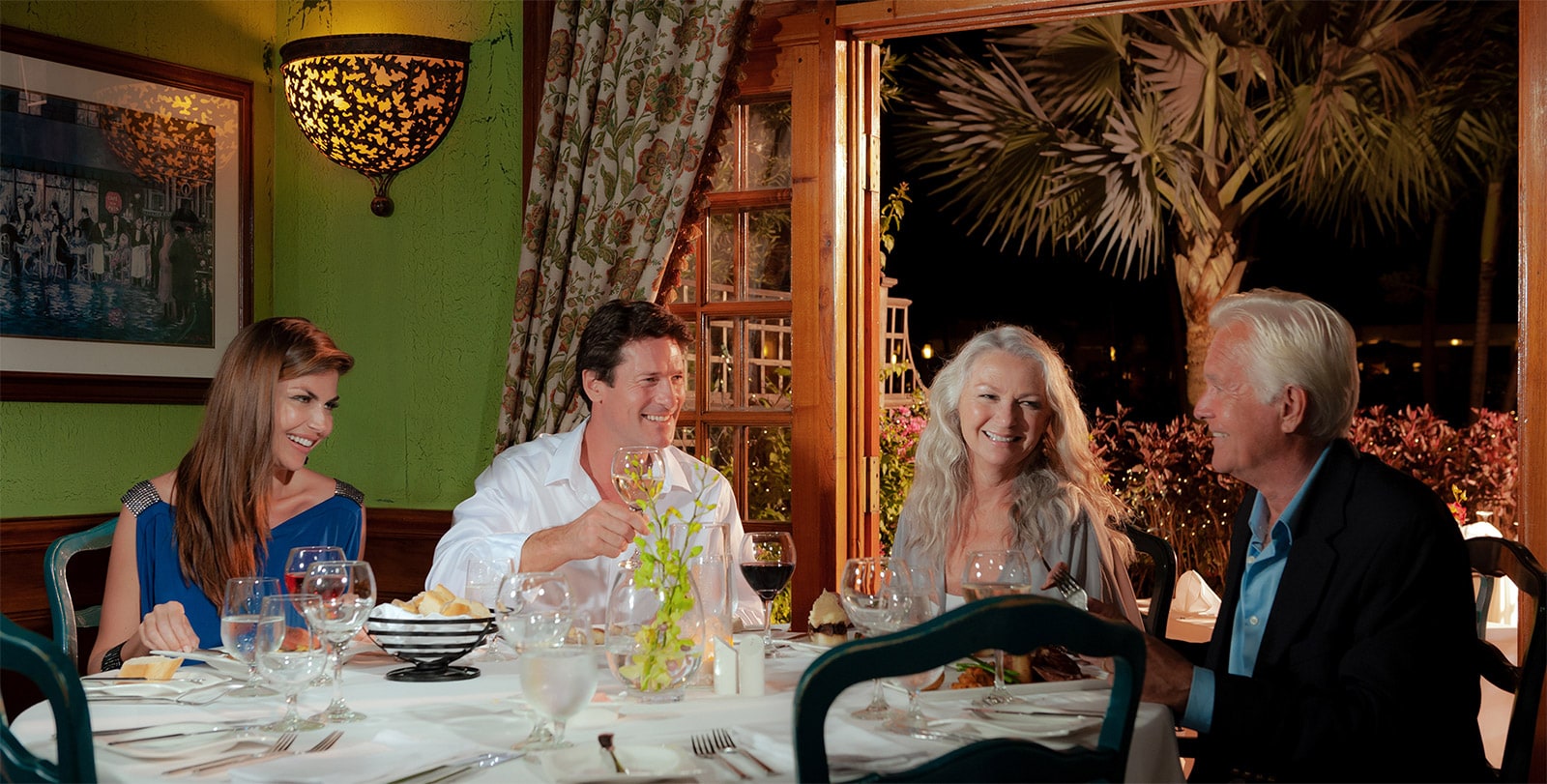 All-Inclusive Restaurants & Dining Experiences | Beaches