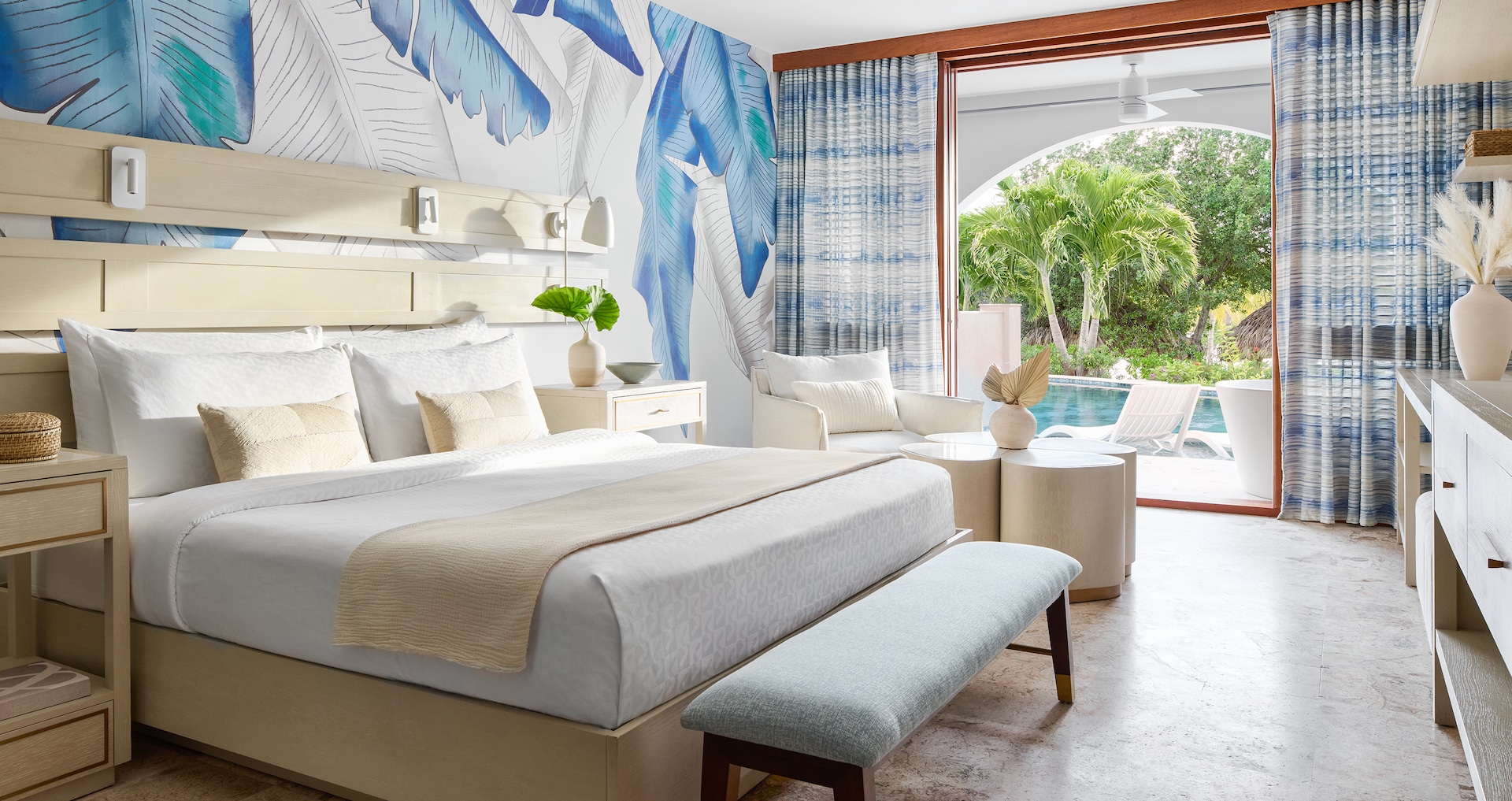 Sandals® Royal Curaçao: Sunchi Beachfront Swim-up Club Level Junior ...