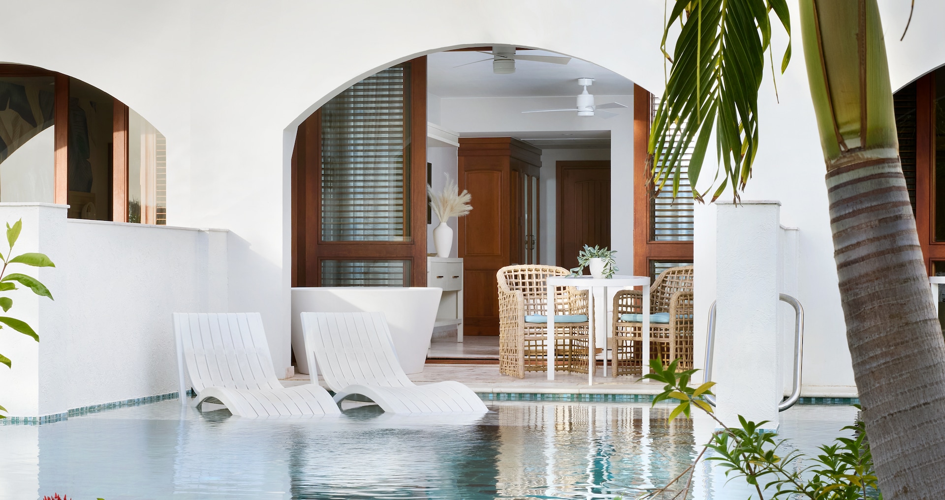 Sandals® Royal Curaçao: Sunchi Beachfront Swim-up Club Level Junior ...