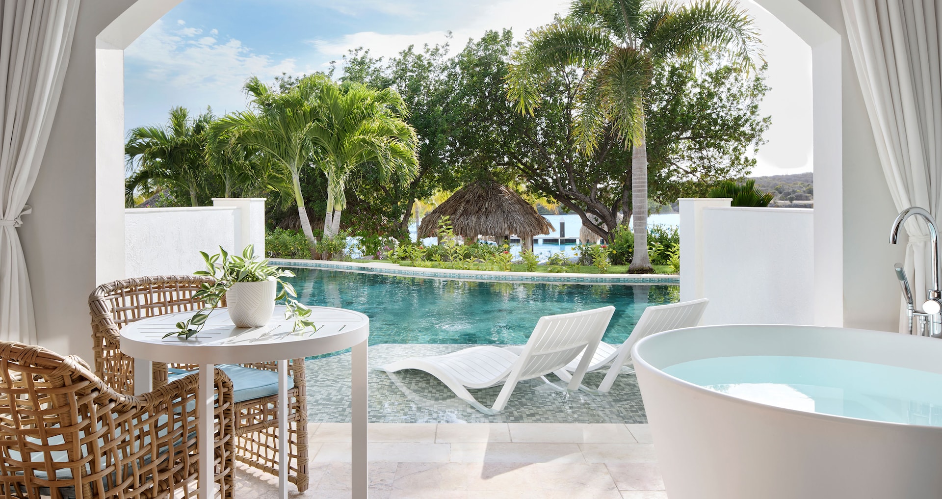 Sandals® Royal Curaçao: Sunchi Beachfront Swim-up Club Level Junior ...